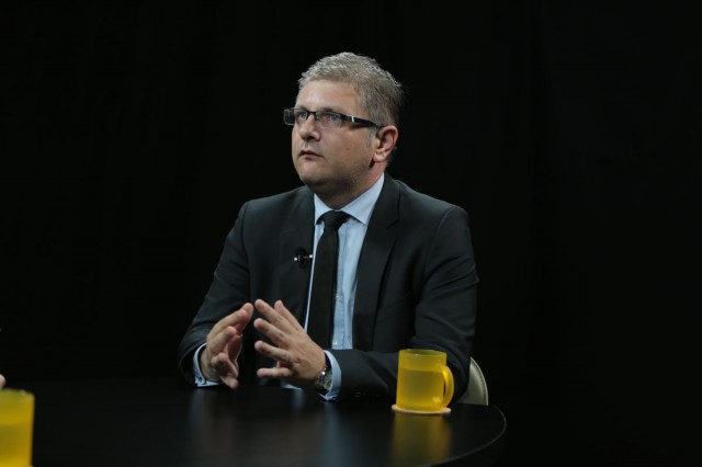 Cum a dat din colţ în colţ, la PRESSALERT LIVE, viceprimarul Dan ... Cum a dat din colţ în colţ, la PRESSALERT LIVE, viceprimarul Dan ...