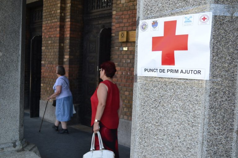 Punct de prim ajutor, deschis la Catedrala Mitropolitană din Timișoara ...