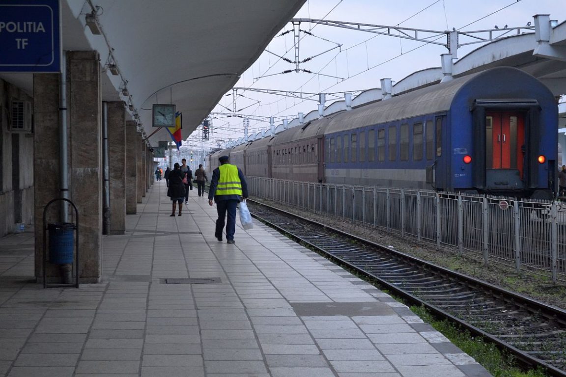 Vacanță începută cu o călătorie de coșmar. Două trenuri plecate de la ...