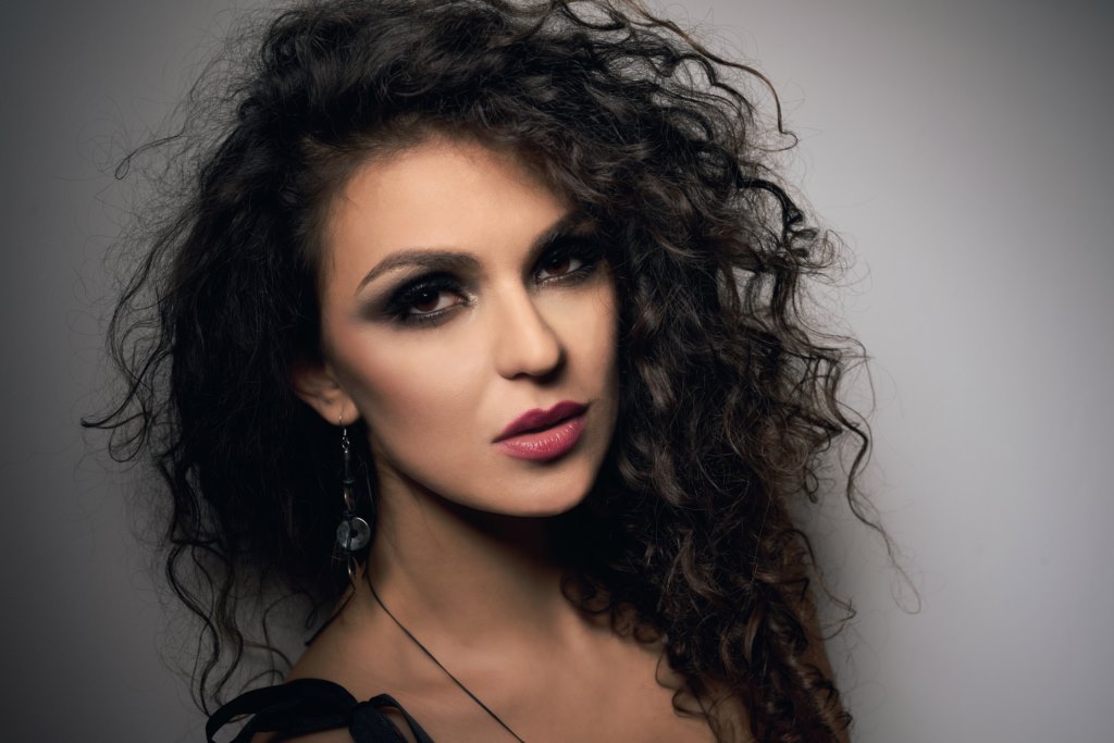 PORTRET Minola Szikszai: „Am știut întotdeauna că sunt născută să fac ...