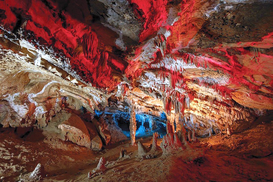 Comarnic, spectaculoasa peşteră din Banat, și minunile Parcului ...