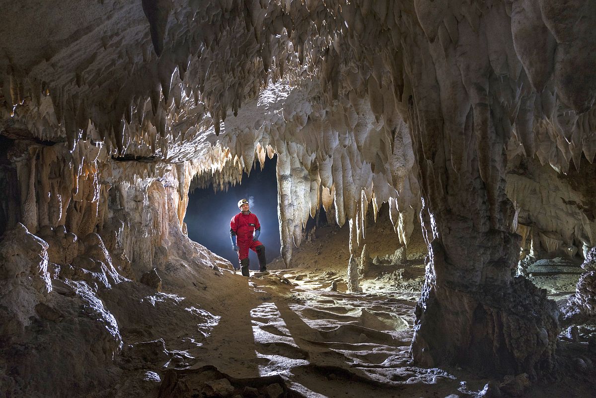 Comarnic, spectaculoasa peşteră din Banat, și minunile Parcului ...