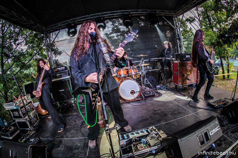 Sur Austru a lansat un nou videoclip din albumul de debut VIDEO