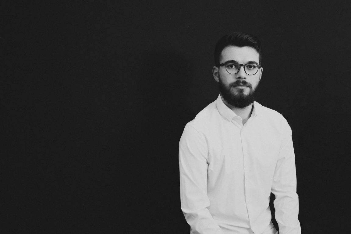 George Denis a lansat albumul de debut, care conține muzică de film ...