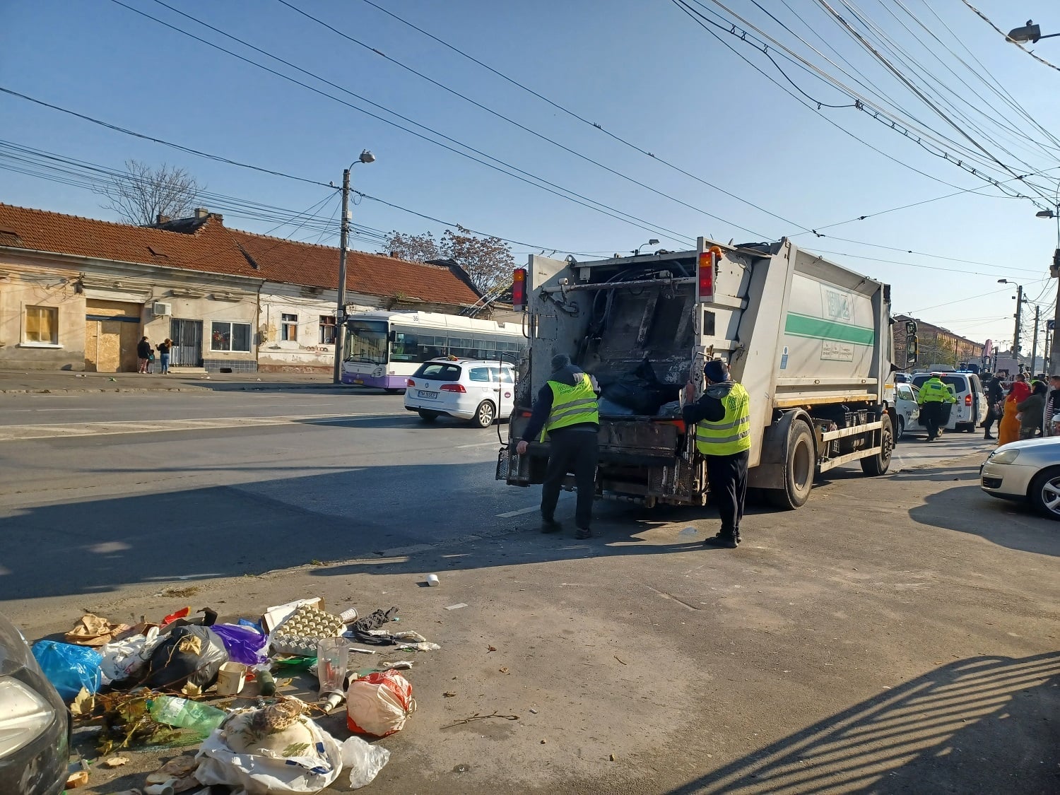 Retim colectează gunoiul după programul obișnuit la Timișoara, chiar și ...