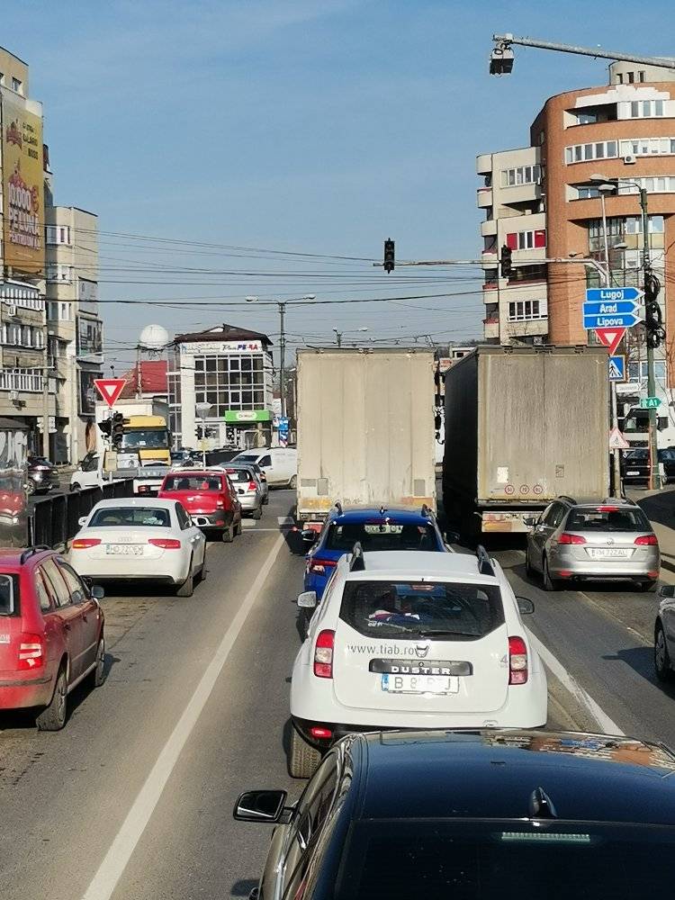 masini trafic (2) - PRESSALERT.ro