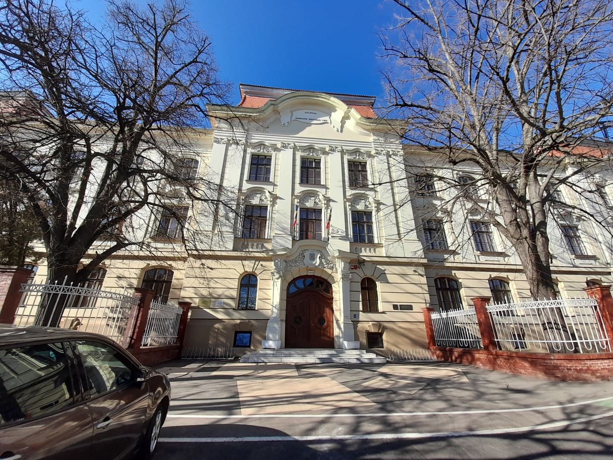 liceul loga - PRESSALERT.ro