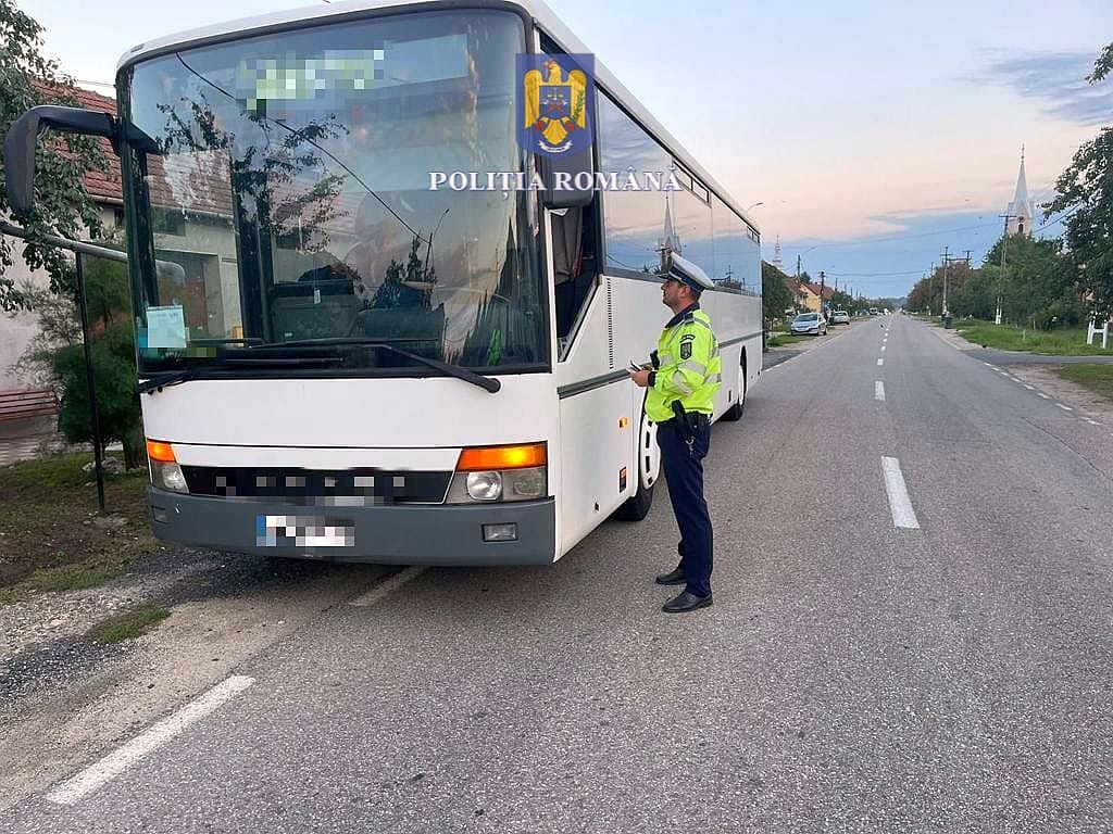 Transportul școlar, sub „lupa” polițiștilor de la Rutieră. Șofer din ...