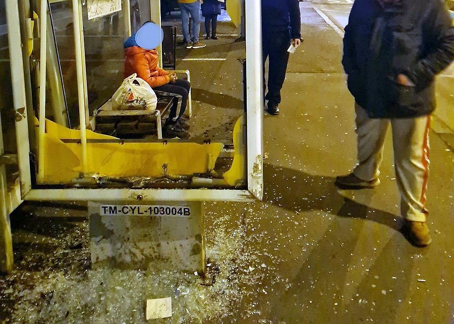 Copil prins de polițiștii locali după ce a distrus o stație de autobuz ...