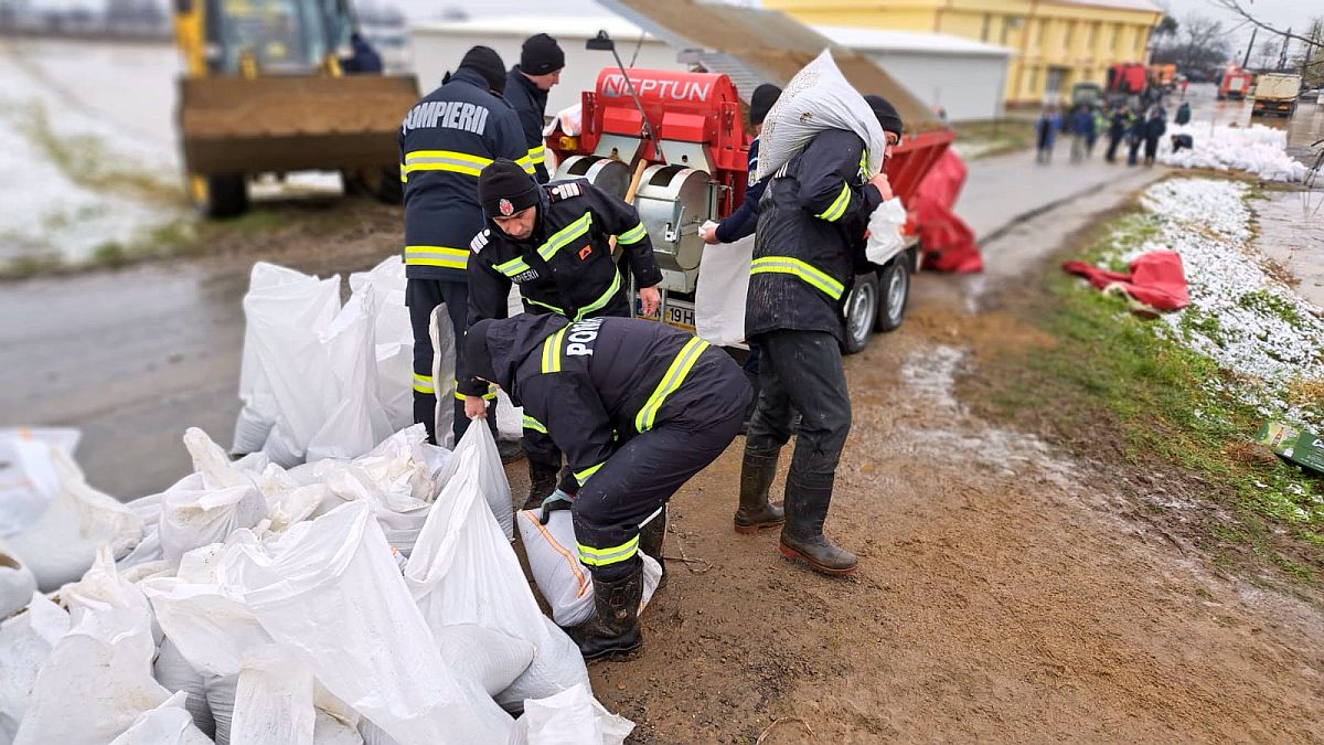 Cod portocaliu de inundații pe râuri din trei județe. Care este ...