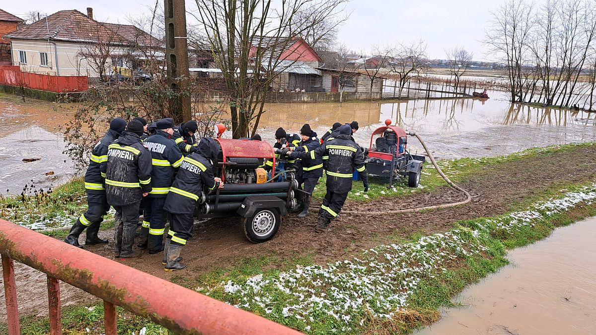 Cod roșu de inundații în Timiș UPDATE 4 Aproape 60 de gospodării ...