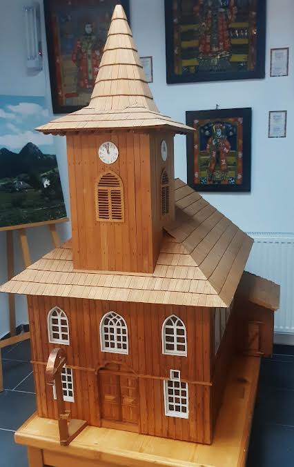 macheta biserica - PRESSALERT.ro