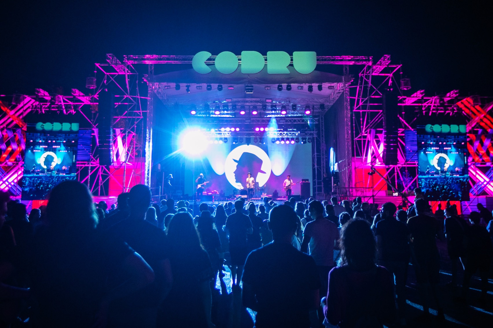 Trei zile pline de concerte de poveste cu muzică și artă în natură la ...