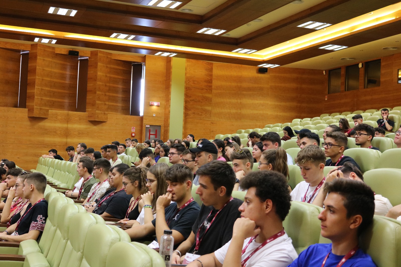 A început Electronics Summer University la Universitatea Politehnica Timișoara. Participă o sută ...