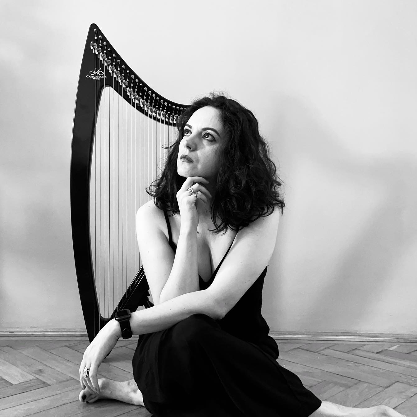 Timișoreanca Inia Dinia revine în fața publicului cu un nou single ...