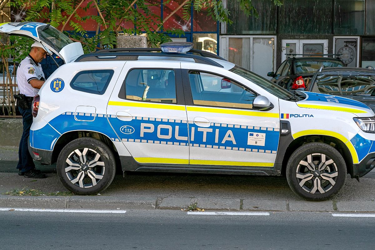 Un bărbat fără permis, prins la volan, a prezentat polițiștilor care l ...