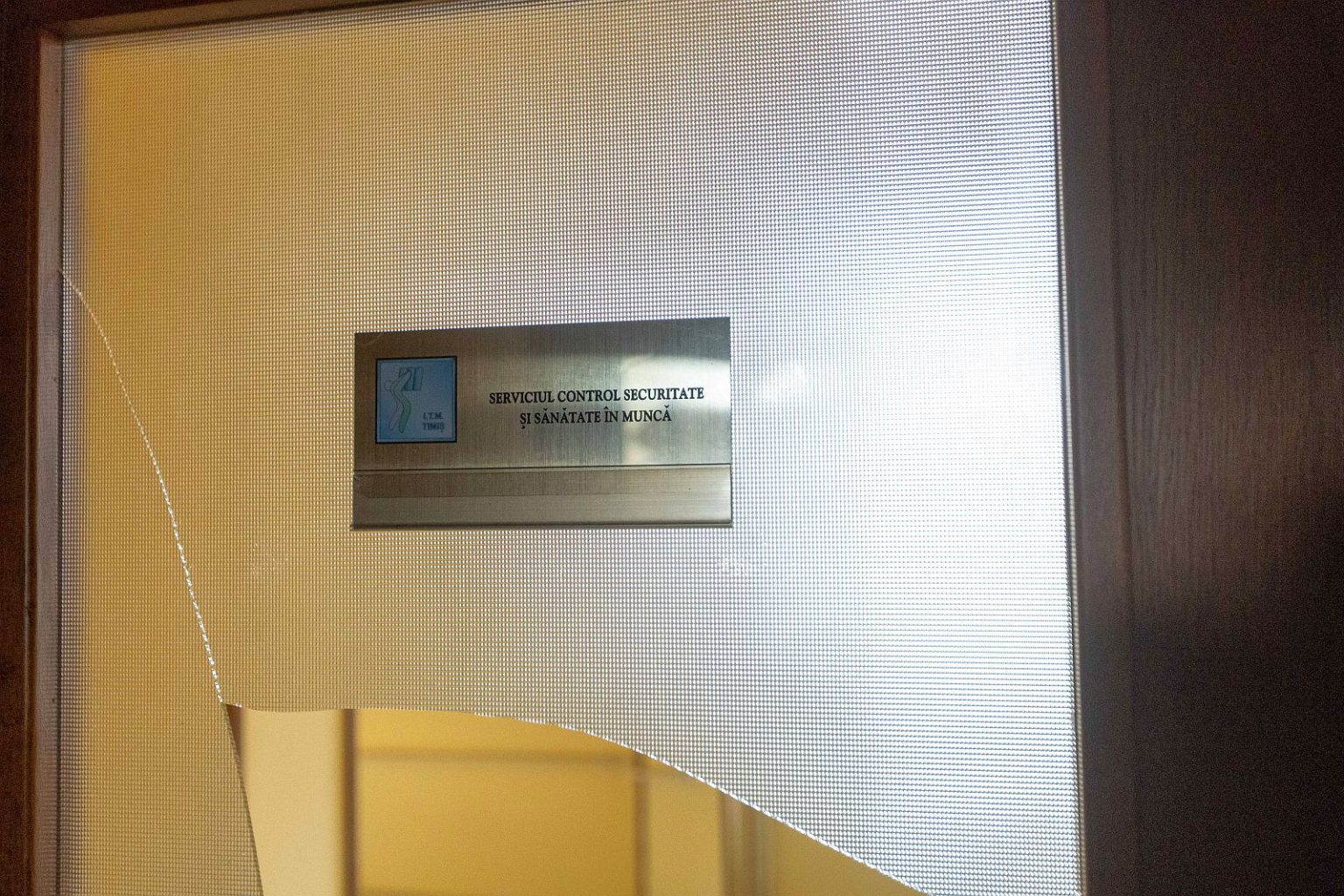 Fostul sediu ITM Timiș, devastat după ce a fost părăsit. Instituția nu ...